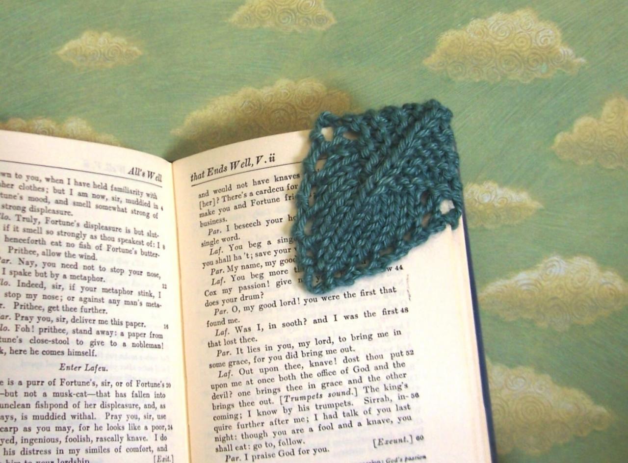Corner Bookmark Instant Download Knitting Patterns 4 Leaf Designs on Luulla